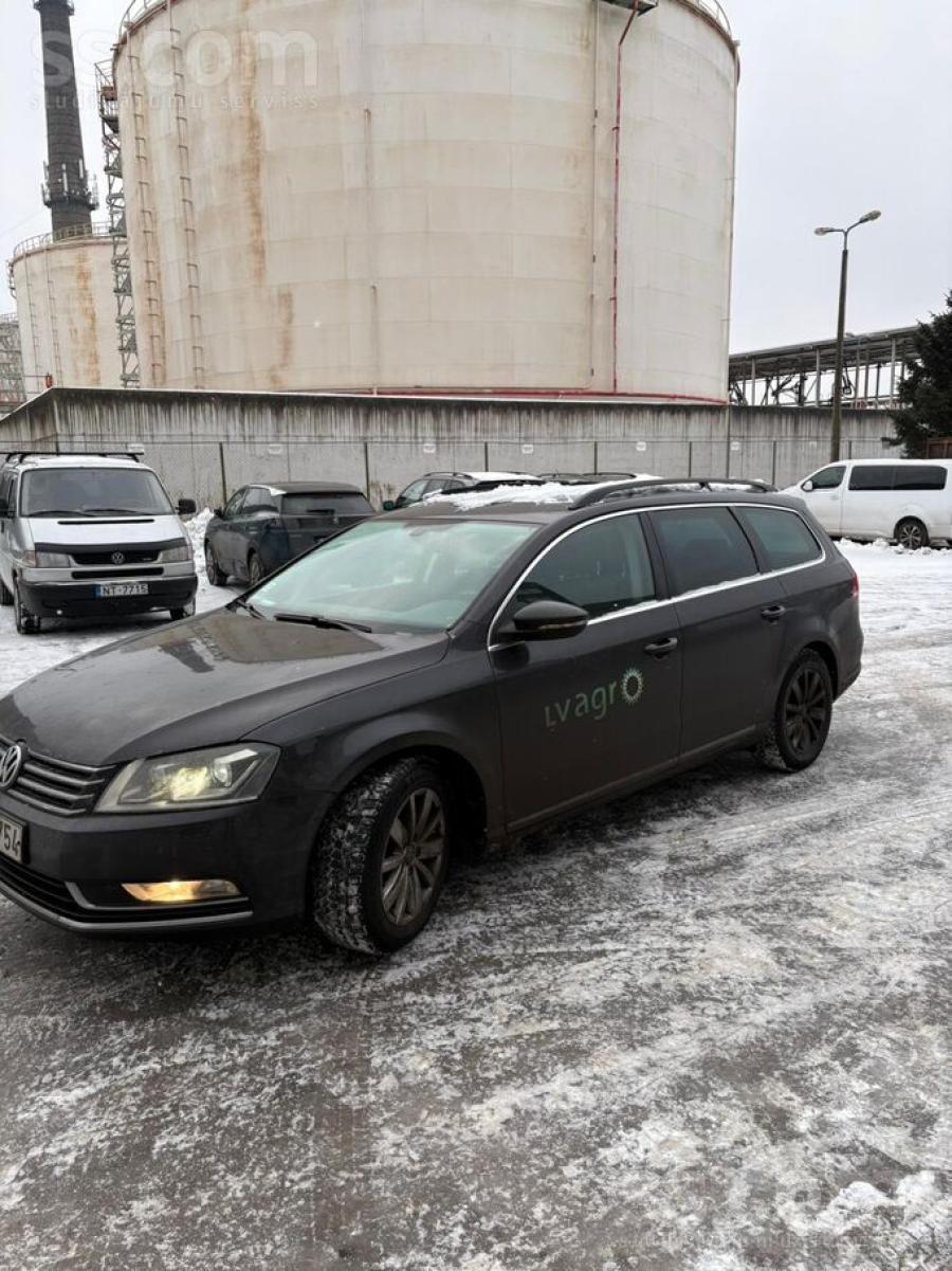 Black Volkswagen Passat B7 2011 in Riga, with an engine capacity of 2.00 L and mileage of 401 thousand km for 2500 €, photo 1 on AUTOMOTO.COM.LV