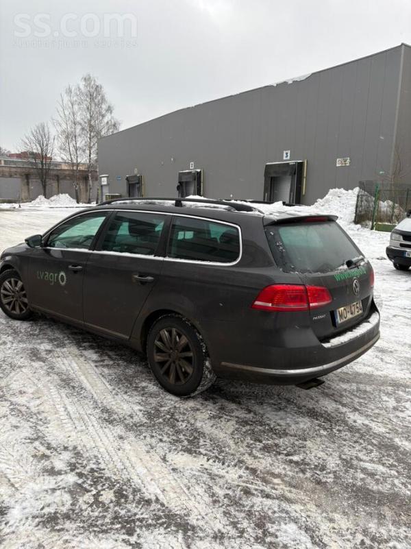 Black Volkswagen Passat B7 2011 in Riga, with an engine capacity of 2.00 L and mileage of 401 thousand km for 2500 €, photo 2 on AUTOMOTO.COM.LV