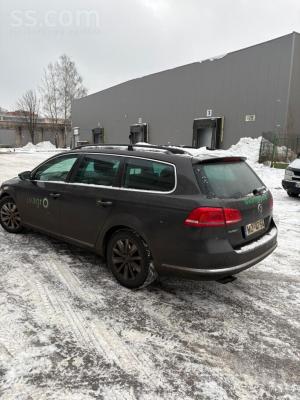 Black Volkswagen Passat B7 2011 in Riga, with an engine capacity of 2.00 L and mileage of 401 thousand km for 2500 €, photo 2 on AUTOMOTO.COM.LV