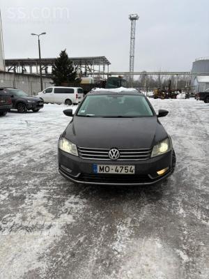 Black Volkswagen Passat B7 2011 in Riga, with an engine capacity of 2.00 L and mileage of 401 thousand km for 2500 €, photo 3 on AUTOMOTO.COM.LV
