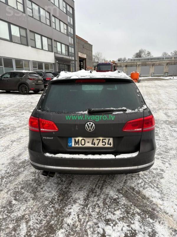 Black Volkswagen Passat B7 2011 in Riga, with an engine capacity of 2.00 L and mileage of 401 thousand km for 2500 €, photo 5 on AUTOMOTO.COM.LV