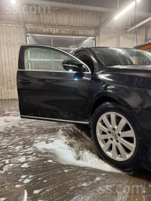 Black Volkswagen Passat B7 2011 in Riga, with an engine capacity of 2.00 L and mileage of 360 thousand km for 6150 €, photo 5 on AUTOMOTO.COM.LV