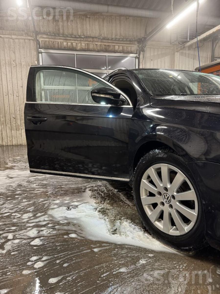 Black Volkswagen Passat B7 2011 in Riga, with an engine capacity of 2.00 L and mileage of 360 thousand km for 6150 €, photo 5 on AUTOMOTO.COM.LV