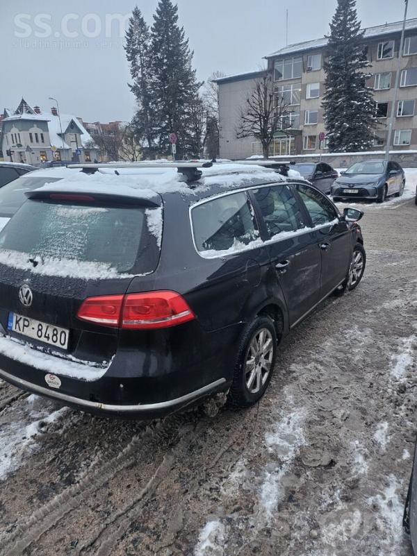 Black Volkswagen Passat B7 2011 in Kuldiga, with an engine capacity of 1.40 L and mileage of 271 thousand km for 2900 €, photo 2 on AUTOMOTO.COM.LV