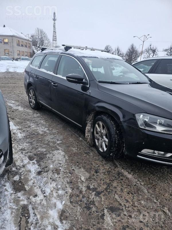 Black Volkswagen Passat B7 2011 in Kuldiga, with an engine capacity of 1.40 L and mileage of 271 thousand km for 2900 €, photo 7 on AUTOMOTO.COM.LV
