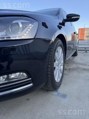 Melns Volkswagen Passat B7 2011 Rīga, ar dzinēja tilpumu 2.00 L un nobraukumu 362 tūkst. km par 5350 €, foto  vietnē AUTOMOTO.COM.LV