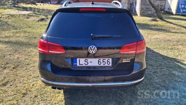 Black Volkswagen Passat B7 2011 in Riga, with an engine capacity of 2.00 L and mileage of 288 thousand km for 3500 €, photo 3 on AUTOMOTO.COM.LV