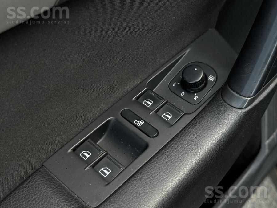 Melns Volkswagen Passat B7 2011 Rīga, ar dzinēja tilpumu 2.00 L un nobraukumu 360 tūkst. km par 3500 €, foto 9 vietnē AUTOMOTO.COM.LV