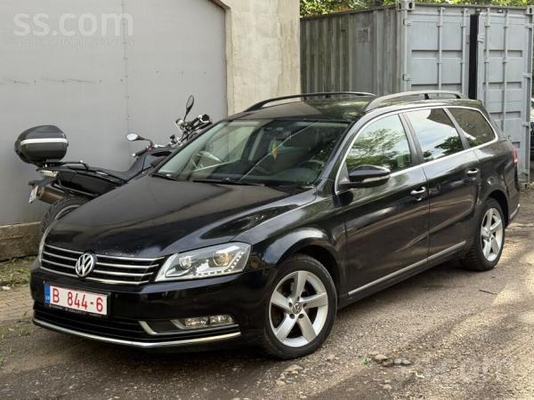 Black Volkswagen Passat B7 2011 in Riga, with an engine capacity of 2.00 L and mileage of 385 thousand km for 1650 €, photo 1 on AUTOMOTO.COM.LV