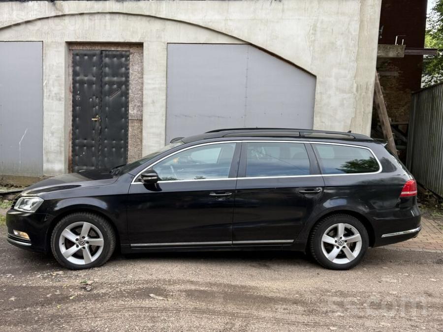 Black Volkswagen Passat B7 2011 in Riga, with an engine capacity of 2.00 L and mileage of 385 thousand km for 1650 €, photo 6 on AUTOMOTO.COM.LV