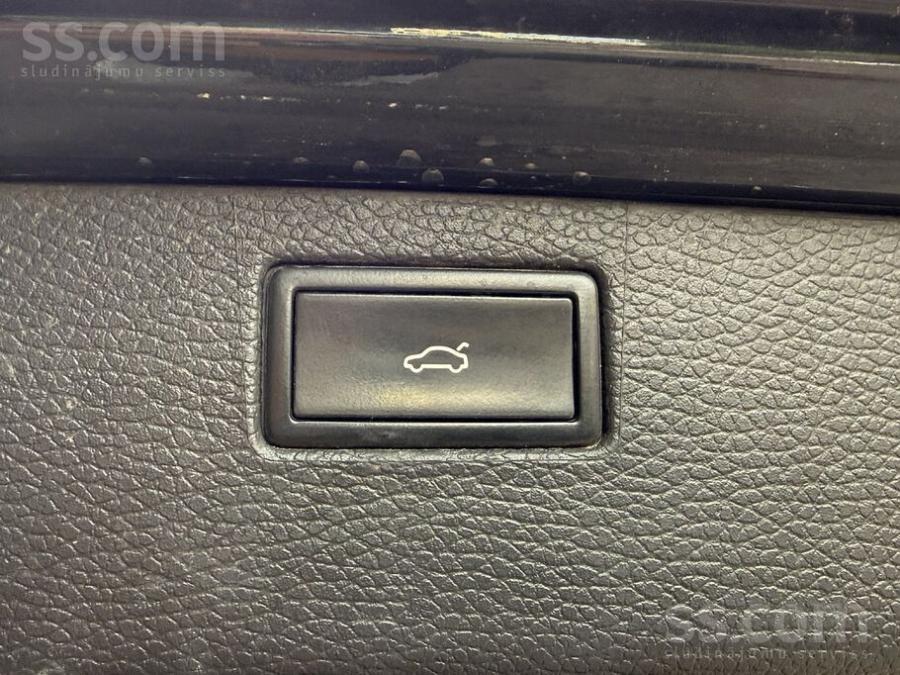 Black Volkswagen Passat B7 2011 in Riga, with an engine capacity of 2.00 L and mileage of 385 thousand km for 1650 €, photo 16 on AUTOMOTO.COM.LV