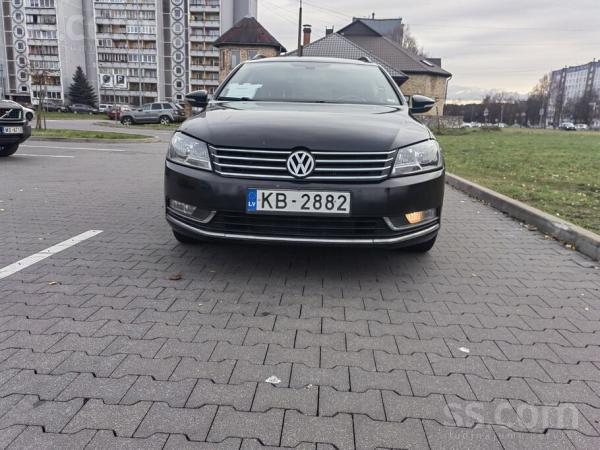 Black Volkswagen Passat B7 2011 in Riga, with an engine capacity of 2.00 L and mileage of 411 thousand km for 2500 €, photo 2 on AUTOMOTO.COM.LV