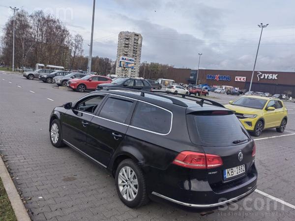 Black Volkswagen Passat B7 2011 in Riga, with an engine capacity of 2.00 L and mileage of 411 thousand km for 2500 €, photo 4 on AUTOMOTO.COM.LV