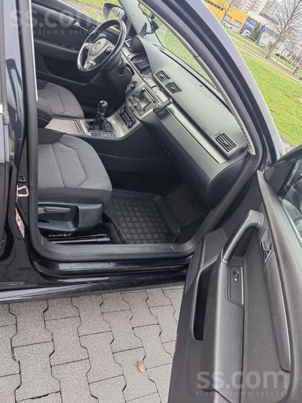 Black Volkswagen Passat B7 2011 in Riga, with an engine capacity of 2.00 L and mileage of 411 thousand km for 2500 €, photo 9 on AUTOMOTO.COM.LV
