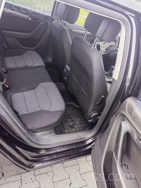 Black Volkswagen Passat B7 2011 in Riga, with an engine capacity of 2.00 L and mileage of 411 thousand km for 2500 €, photo 10 on AUTOMOTO.COM.LV