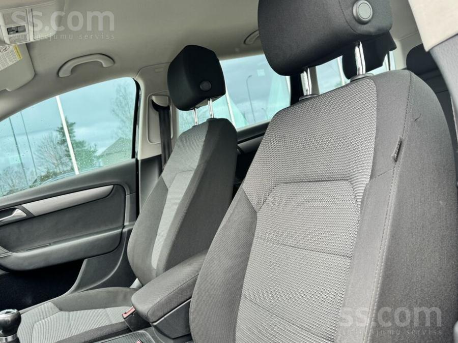 Melns Volkswagen Passat B7 2011 Rēzekne, ar dzinēja tilpumu 2.00 L un nobraukumu 258 tūkst. km par 5700 €, foto 15 vietnē AUTOMOTO.COM.LV