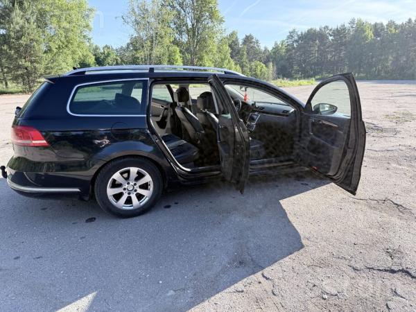 Black Volkswagen Passat B7 2011 in Riga, with an engine capacity of 2.00 L and mileage of 365 thousand km for 3795 €, photo 4 on AUTOMOTO.COM.LV