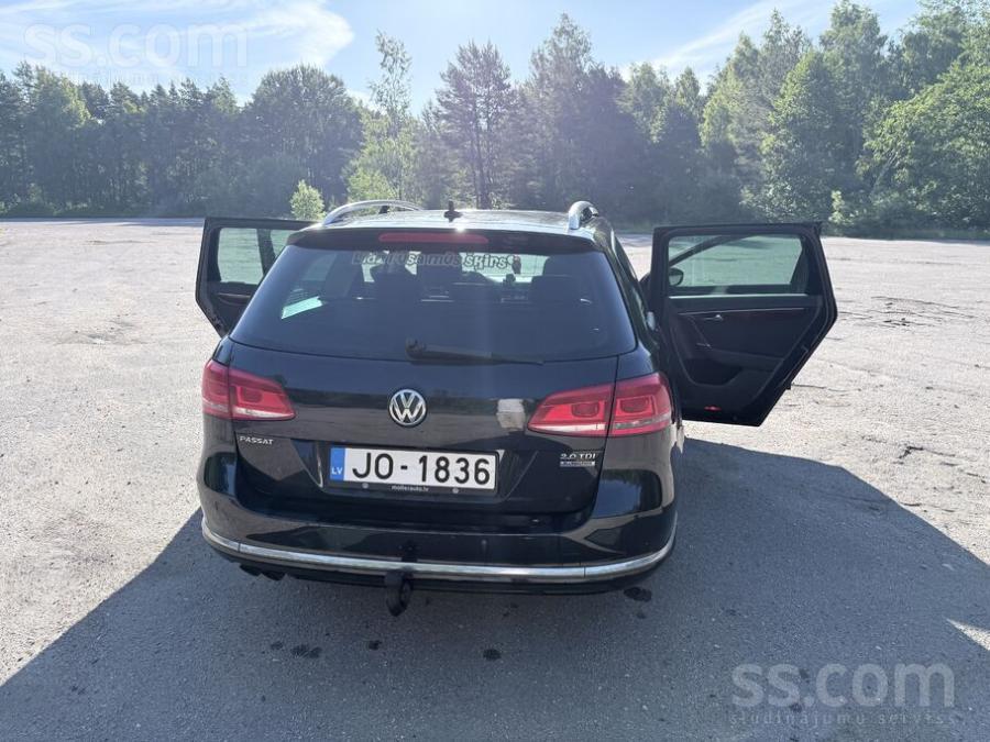 Black Volkswagen Passat B7 2011 in Riga, with an engine capacity of 2.00 L and mileage of 365 thousand km for 3795 €, photo 6 on AUTOMOTO.COM.LV