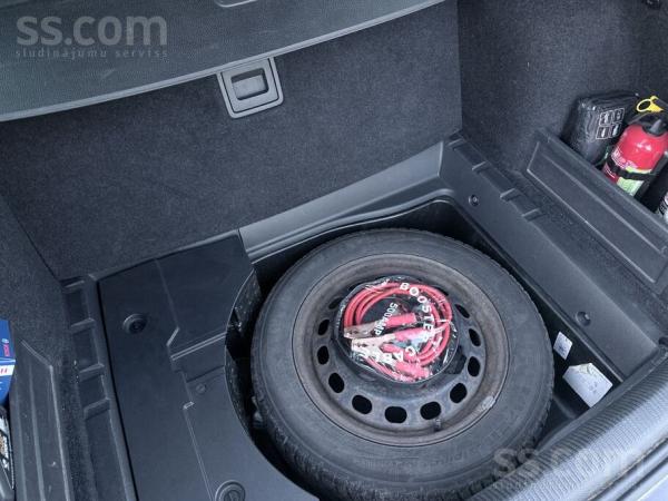 Black Volkswagen Passat B7 2011 in Riga, with an engine capacity of 2.00 L and mileage of 365 thousand km for 3795 €, photo 7 on AUTOMOTO.COM.LV