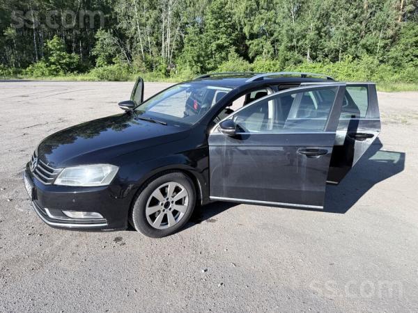 Black Volkswagen Passat B7 2011 in Riga, with an engine capacity of 2.00 L and mileage of 365 thousand km for 3795 €, photo 10 on AUTOMOTO.COM.LV