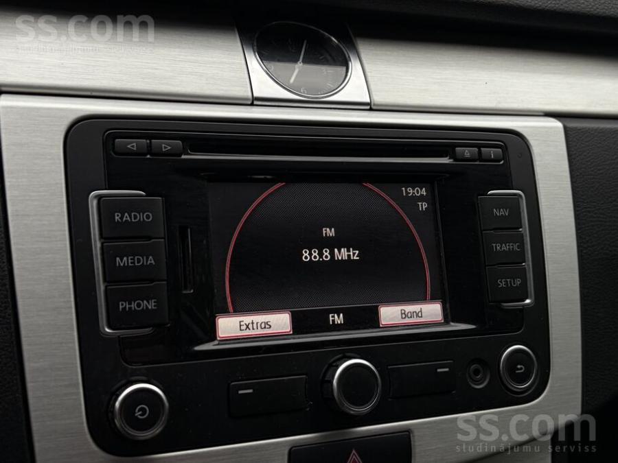 Black Volkswagen Passat B7 2011 in Jelgava, with an engine capacity of 2.00 L and mileage of 339 thousand km for 4950 €, photo 11 on AUTOMOTO.COM.LV