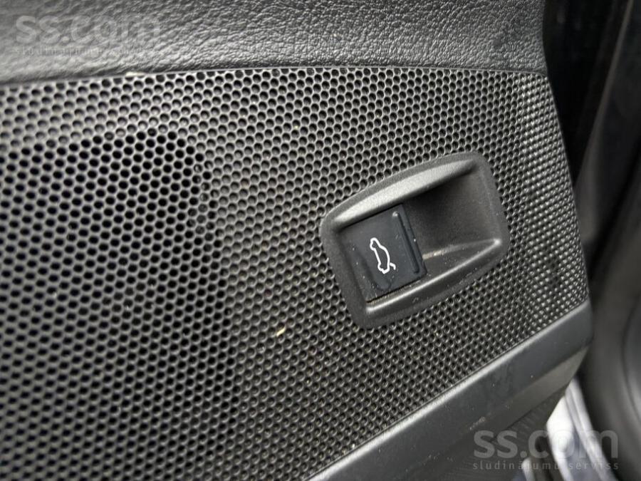 Black Volkswagen Passat B7 2011 in Jelgava, with an engine capacity of 2.00 L and mileage of 339 thousand km for 4950 €, photo 14 on AUTOMOTO.COM.LV