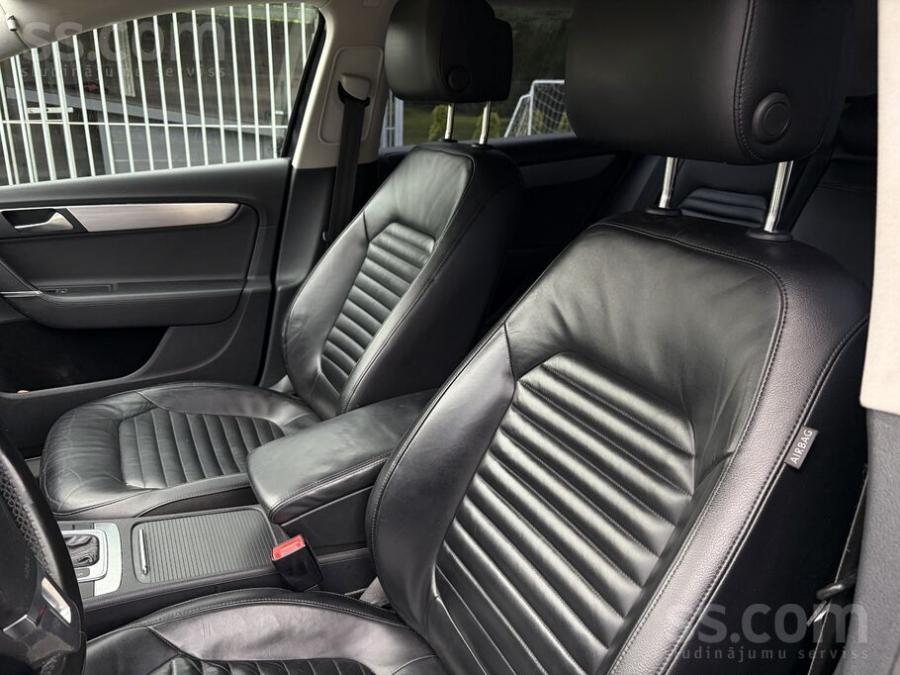 Black Volkswagen Passat B7 2011 in Jelgava, with an engine capacity of 2.00 L and mileage of 339 thousand km for 4950 €, photo 16 on AUTOMOTO.COM.LV