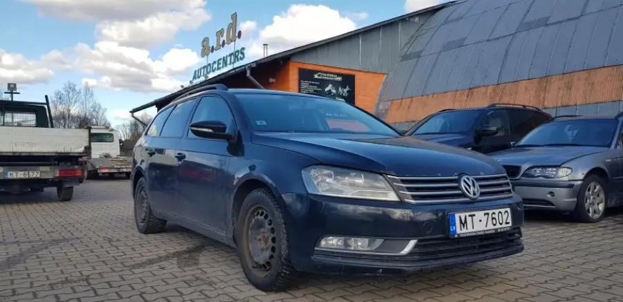 Black Volkswagen Passat B7 2011 in Valmiera, with an engine capacity of 1.60 L and mileage of 423 thousand km for 3950 €, photo 1 on AUTOMOTO.COM.LV