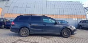 Black Volkswagen Passat B7 2011 in Valmiera, with an engine capacity of 1.60 L and mileage of 423 thousand km for 3950 €, photo 3 on AUTOMOTO.COM.LV