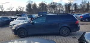 Black Volkswagen Passat B7 2011 in Valmiera, with an engine capacity of 1.60 L and mileage of 423 thousand km for 3950 €, photo 7 on AUTOMOTO.COM.LV
