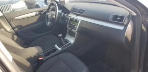 Black Volkswagen Passat B7 2011 in Valmiera, with an engine capacity of 1.60 L and mileage of 423 thousand km for 3950 €, photo 11 on AUTOMOTO.COM.LV