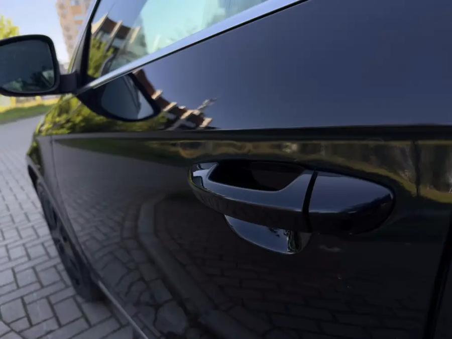 Black Volkswagen Passat B7 2011 in Riga, with an engine capacity of 2.00 L and mileage of 318 thousand km for 3990 €, photo 7 on AUTOMOTO.COM.LV
