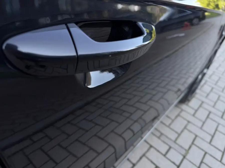 Black Volkswagen Passat B7 2011 in Riga, with an engine capacity of 2.00 L and mileage of 318 thousand km for 3990 €, photo 9 on AUTOMOTO.COM.LV