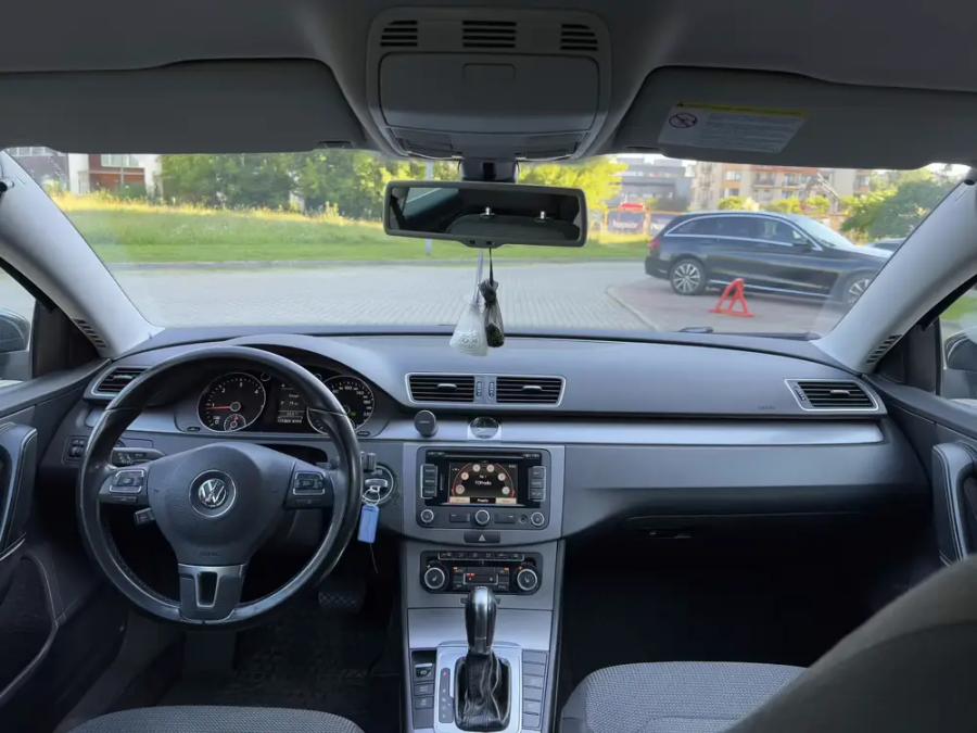 Black Volkswagen Passat B7 2011 in Riga, with an engine capacity of 2.00 L and mileage of 318 thousand km for 3990 €, photo 13 on AUTOMOTO.COM.LV