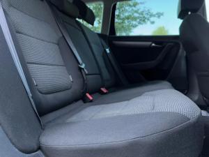 Black Volkswagen Passat B7 2011 in Riga, with an engine capacity of 2.00 L and mileage of 318 thousand km for 3990 €, photo 14 on AUTOMOTO.COM.LV