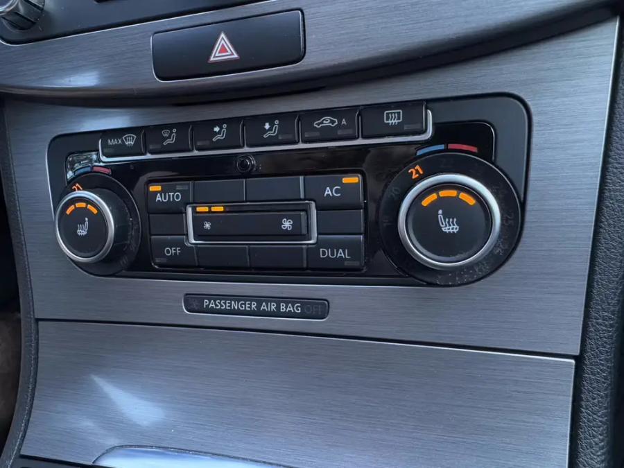Black Volkswagen Passat B7 2011 in Riga, with an engine capacity of 2.00 L and mileage of 318 thousand km for 3990 €, photo 19 on AUTOMOTO.COM.LV