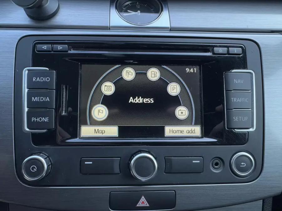 Black Volkswagen Passat B7 2011 in Riga, with an engine capacity of 2.00 L and mileage of 318 thousand km for 3990 €, photo 22 on AUTOMOTO.COM.LV