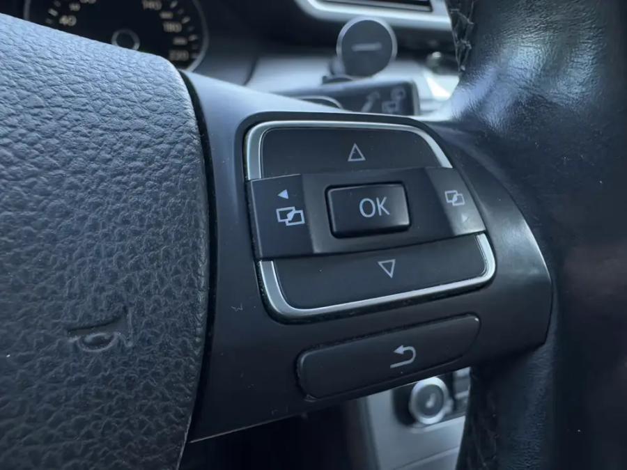 Black Volkswagen Passat B7 2011 in Riga, with an engine capacity of 2.00 L and mileage of 318 thousand km for 3990 €, photo 25 on AUTOMOTO.COM.LV