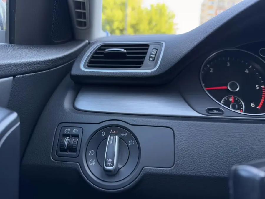 Black Volkswagen Passat B7 2011 in Riga, with an engine capacity of 2.00 L and mileage of 318 thousand km for 3990 €, photo 27 on AUTOMOTO.COM.LV