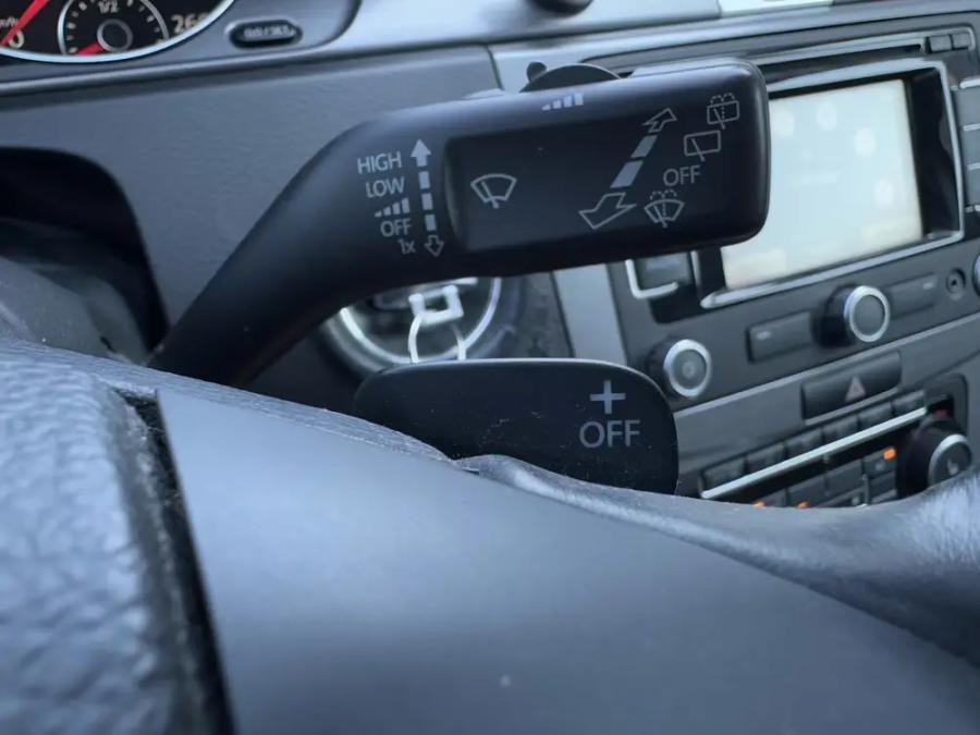 Black Volkswagen Passat B7 2011 in Riga, with an engine capacity of 2.00 L and mileage of 318 thousand km for 3990 €, photo 29 on AUTOMOTO.COM.LV