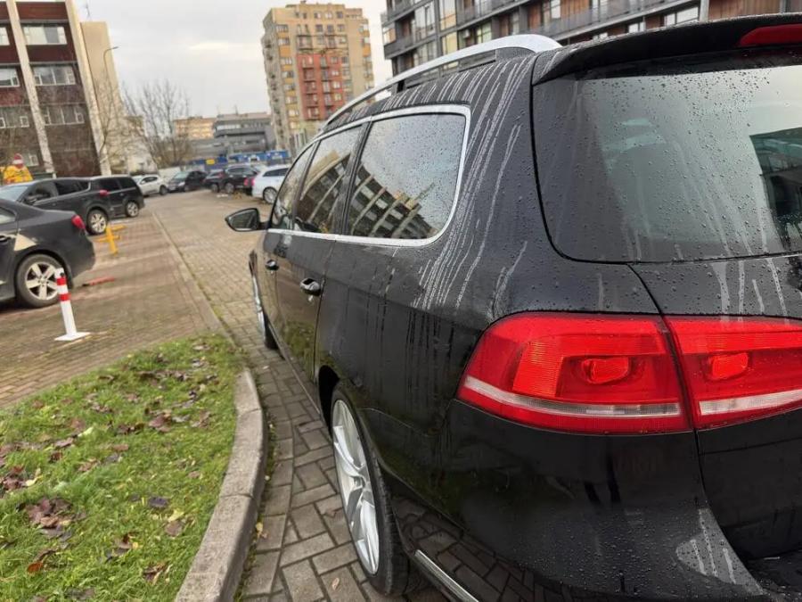 Black Volkswagen Passat B7 2011 in Riga, with an engine capacity of 2.00 L and mileage of 349 thousand km for 4390 €, photo 9 on AUTOMOTO.COM.LV
