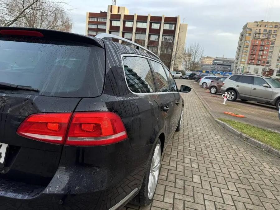 Black Volkswagen Passat B7 2011 in Riga, with an engine capacity of 2.00 L and mileage of 349 thousand km for 4390 €, photo 10 on AUTOMOTO.COM.LV