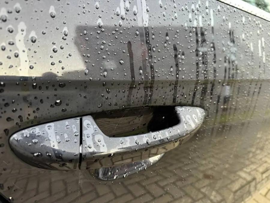 Black Volkswagen Passat B7 2011 in Riga, with an engine capacity of 2.00 L and mileage of 349 thousand km for 4390 €, photo 13 on AUTOMOTO.COM.LV