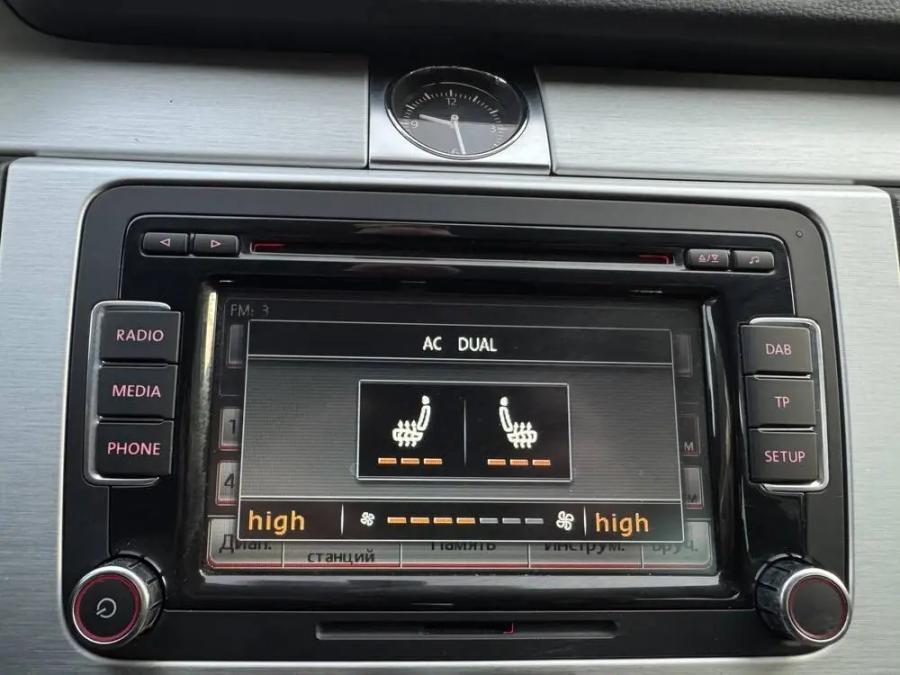 Black Volkswagen Passat B7 2011 in Riga, with an engine capacity of 2.00 L and mileage of 349 thousand km for 4390 €, photo 19 on AUTOMOTO.COM.LV