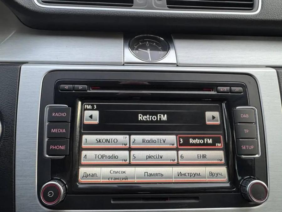 Black Volkswagen Passat B7 2011 in Riga, with an engine capacity of 2.00 L and mileage of 349 thousand km for 4390 €, photo 20 on AUTOMOTO.COM.LV