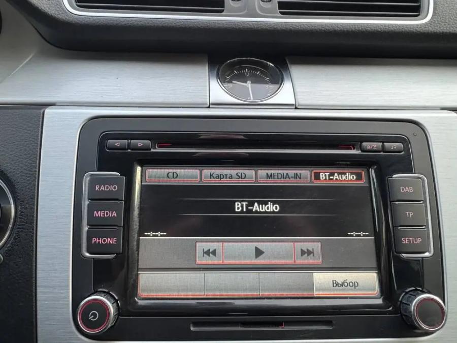 Black Volkswagen Passat B7 2011 in Riga, with an engine capacity of 2.00 L and mileage of 349 thousand km for 4390 €, photo 21 on AUTOMOTO.COM.LV