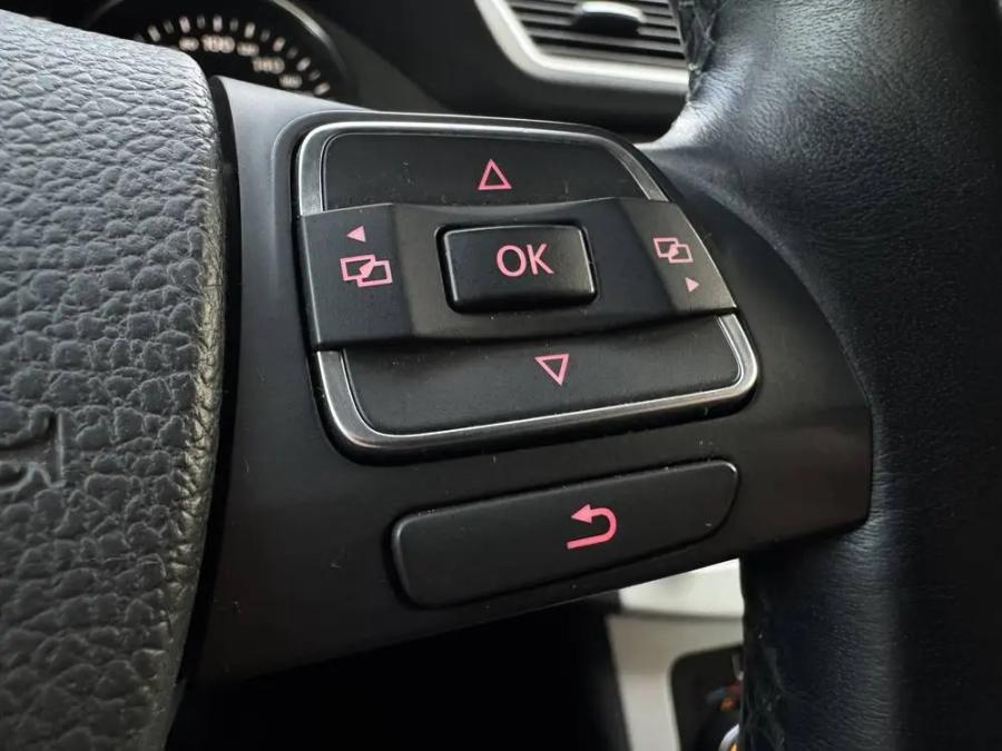 Black Volkswagen Passat B7 2011 in Riga, with an engine capacity of 2.00 L and mileage of 349 thousand km for 4390 €, photo 26 on AUTOMOTO.COM.LV
