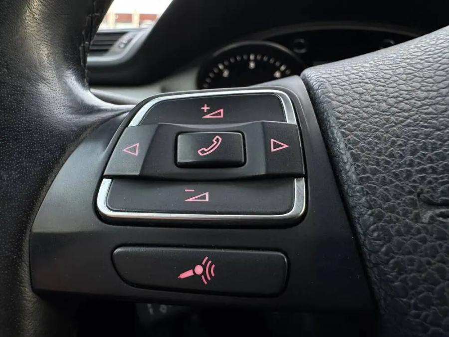 Black Volkswagen Passat B7 2011 in Riga, with an engine capacity of 2.00 L and mileage of 349 thousand km for 4390 €, photo 27 on AUTOMOTO.COM.LV