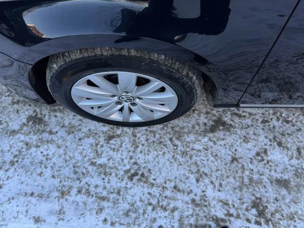 Black Volkswagen Passat B7 2011 in Riga, with an engine capacity of 2.00 L and mileage of 260 thousand km for 4490 €, photo 6 on AUTOMOTO.COM.LV