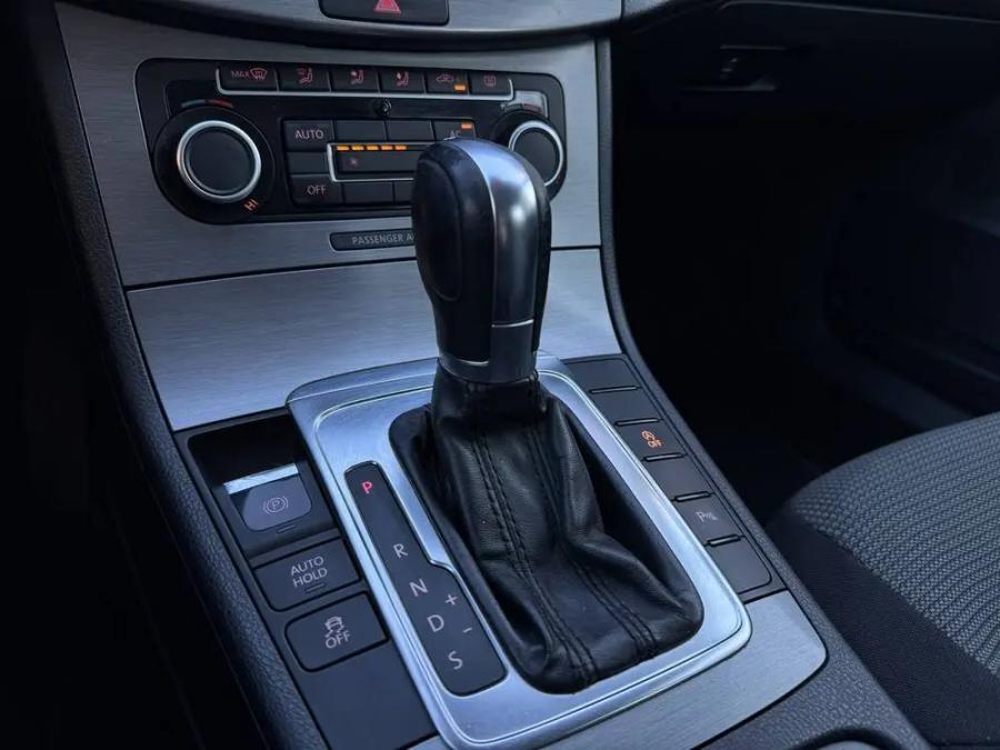 Melns Volkswagen Passat B7 2011 Rīga, ar dzinēja tilpumu 2.00 L un nobraukumu 260 tūkst. km par 4490 €, foto 20 vietnē AUTOMOTO.COM.LV